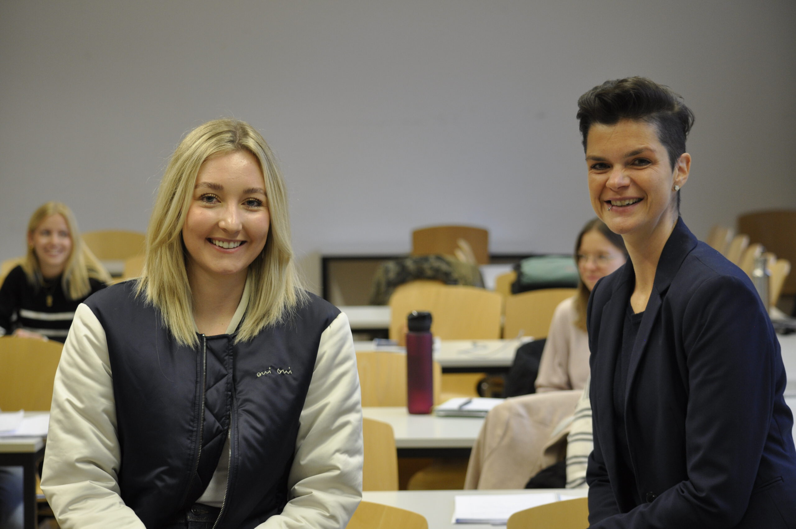 Was macht öffentliche Kommunikation aus? Moderatorin Lisa Tellers und ...